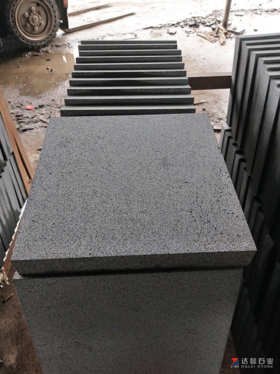 Hainan Black Basalt Paving Stone For Outdoor Floor