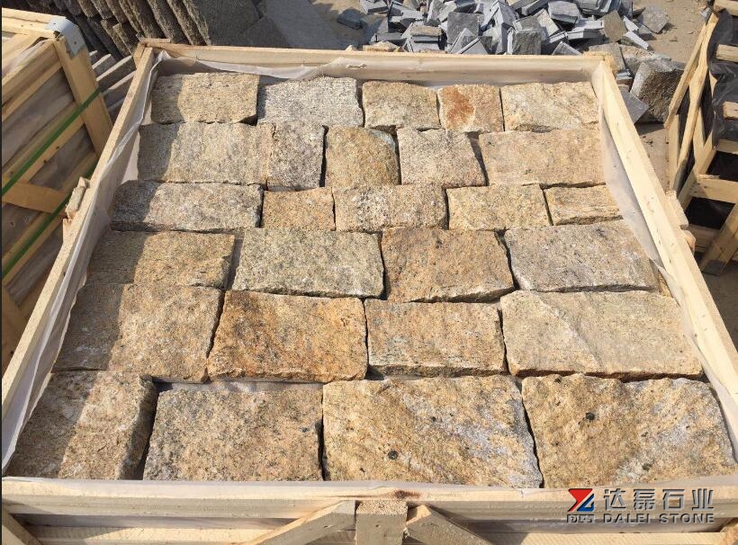 Yellow Color Granite Rusty Loose Stone Wall Cladding Dalei Stone